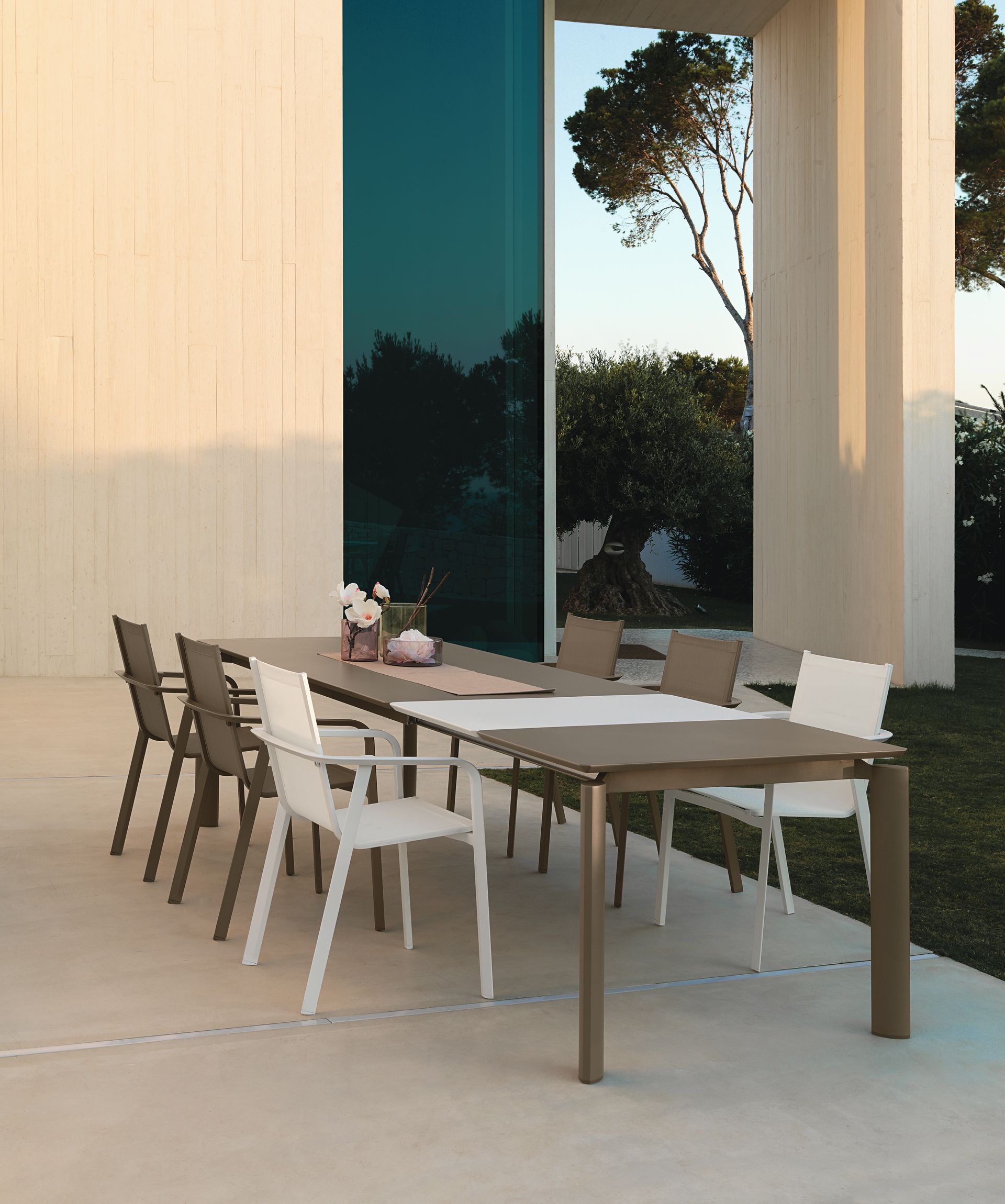 Milo Dining Table D90 | Italian garden furniture: Talenti