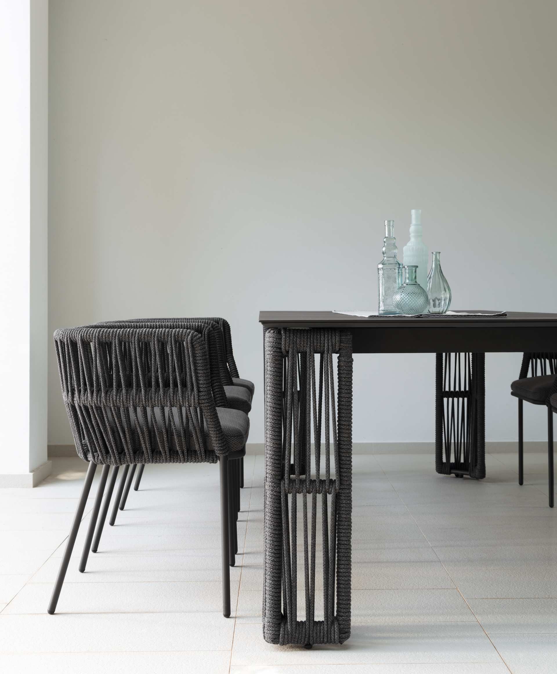 Cliff D140 Dining Table | Italian garden furniture: Talenti