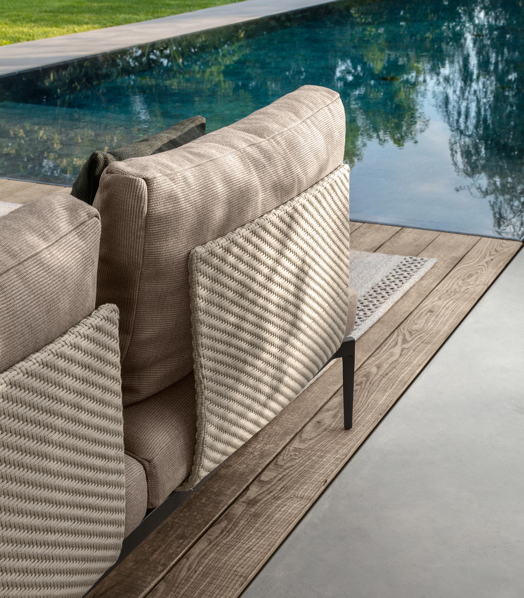 Leaf Modular sofa | Italian Outdoor/Indoor Furnishings: Talenti