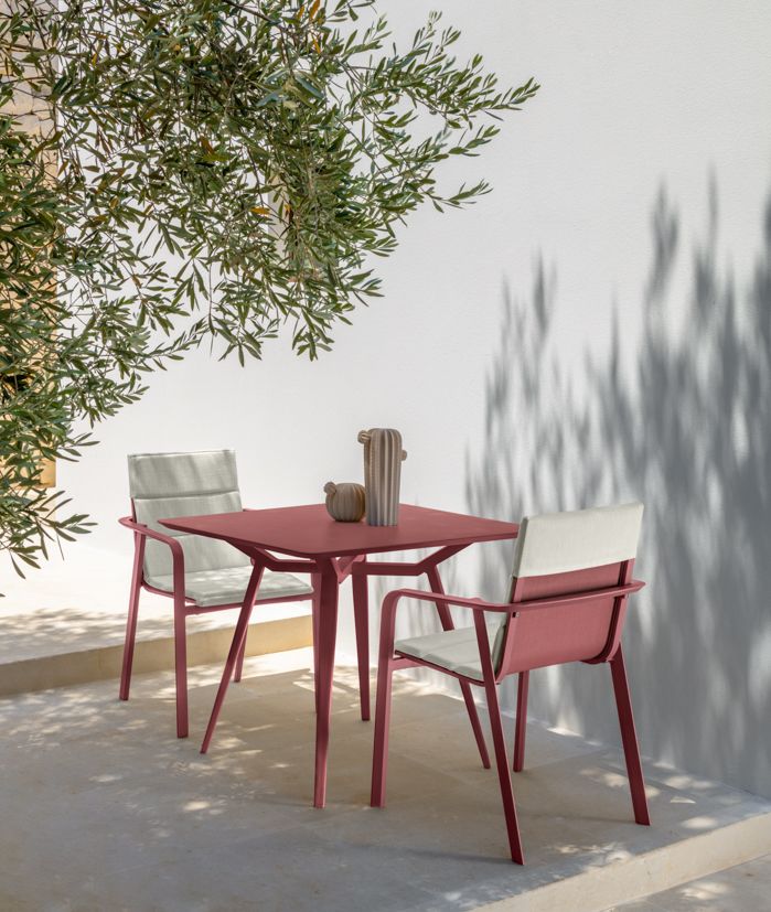 Milo Dining Table D90 | Italian garden furniture: Talenti
