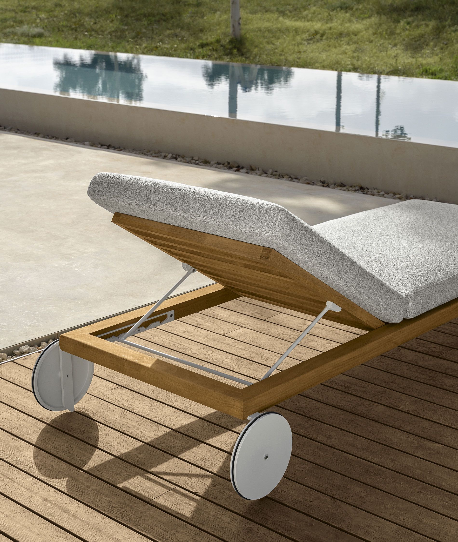 Allure Sunbed | Italian garden furniture: Talenti