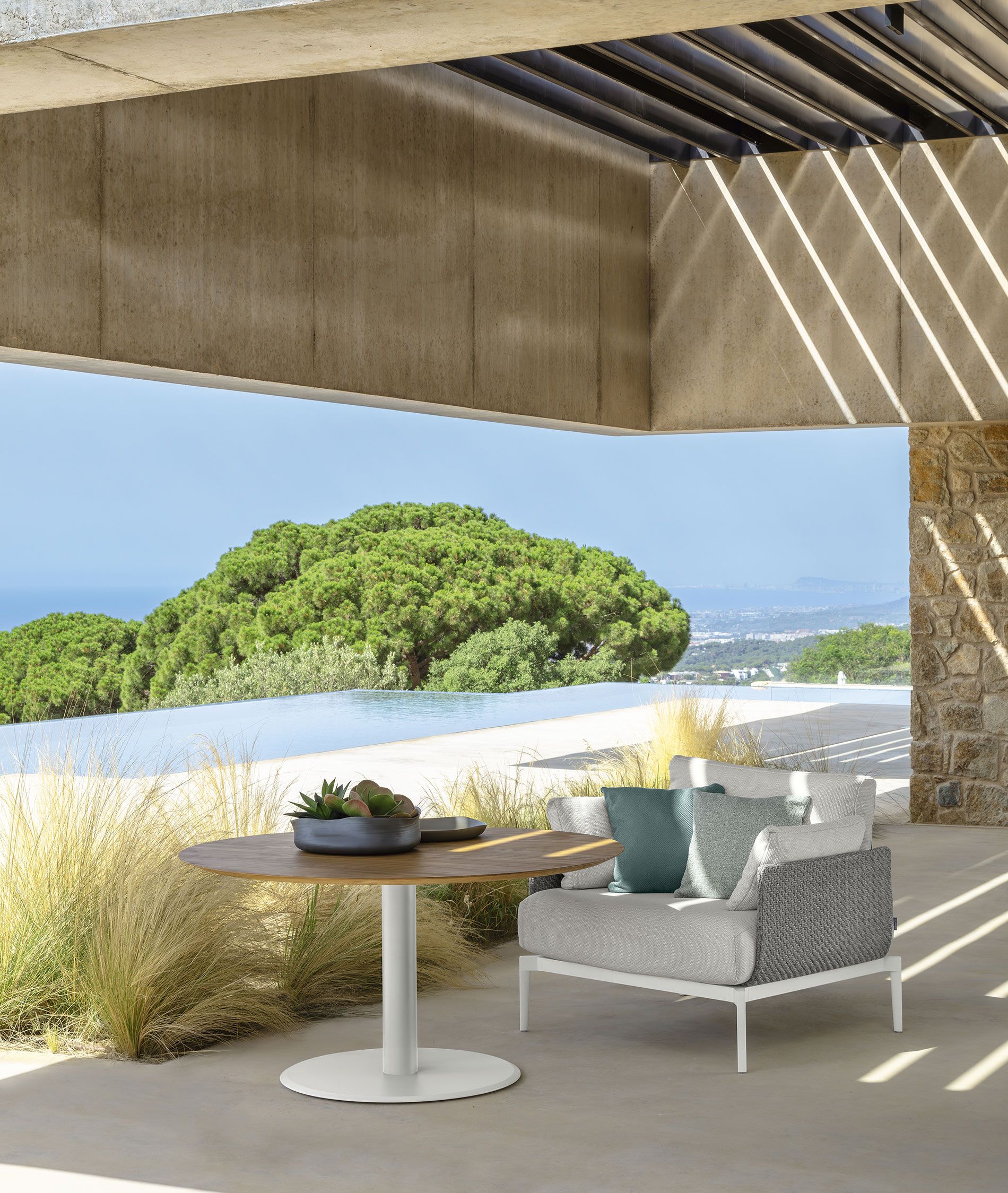 Leaf dining table H68 | Italian garden furniture: Talenti