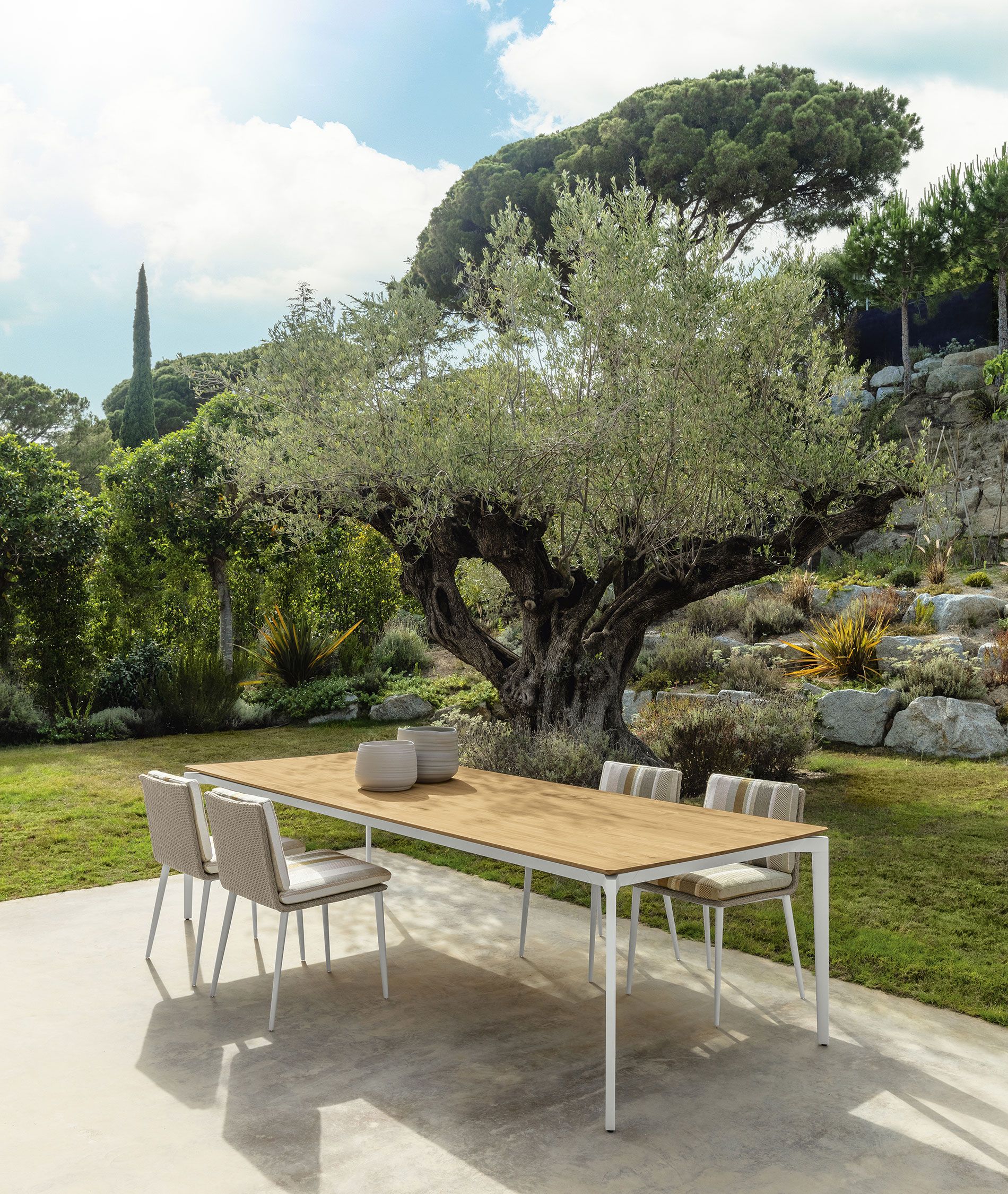 Leaf dining table H68 | Italian garden furniture: Talenti