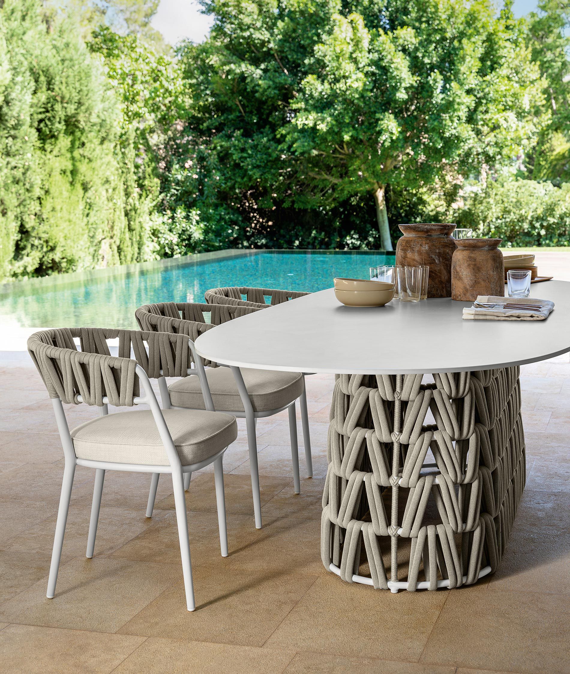 Swipe Dining table D150 | Italian garden furniture: Talenti
