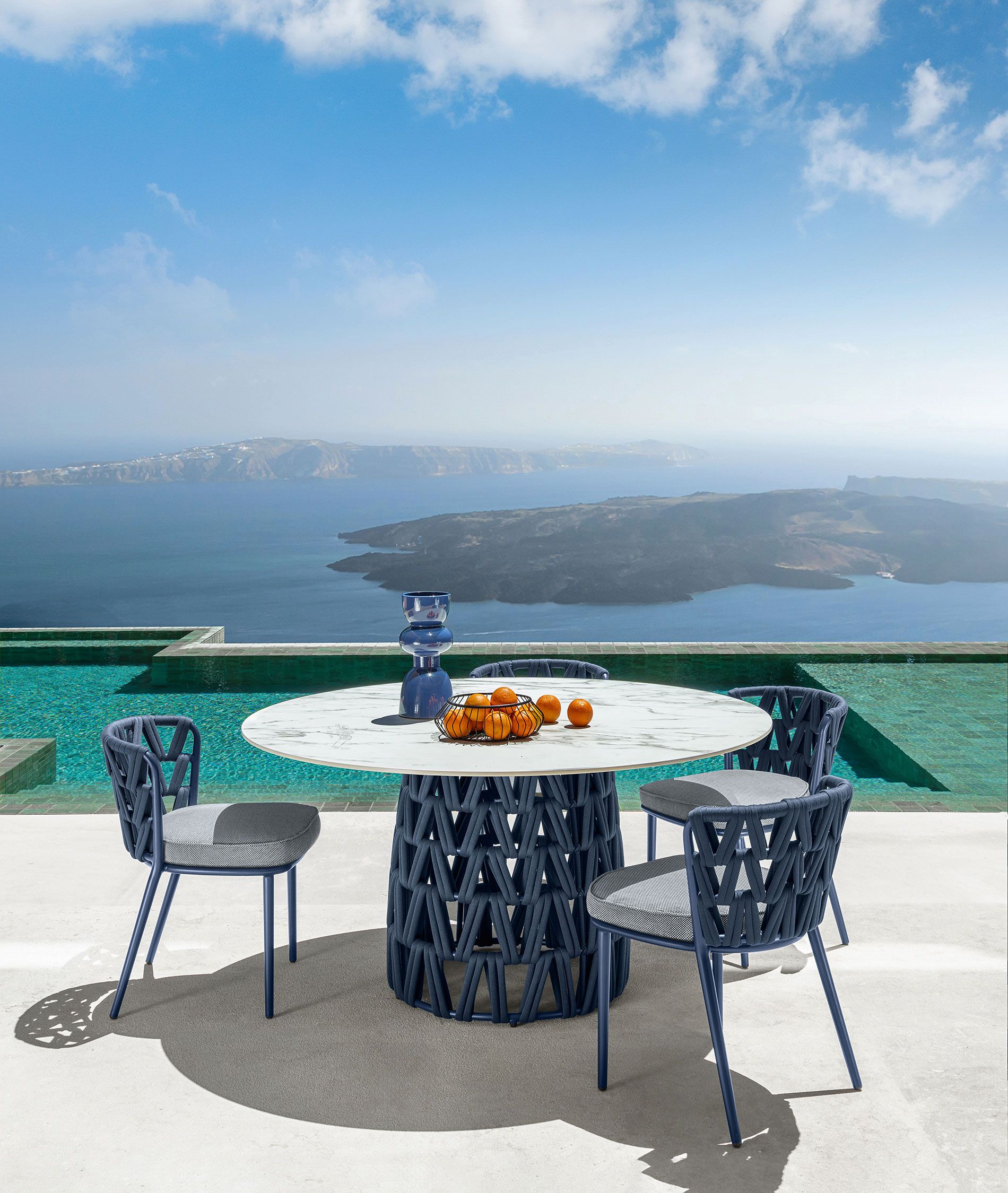 Swipe Dining table D150 | Italian garden furniture: Talenti