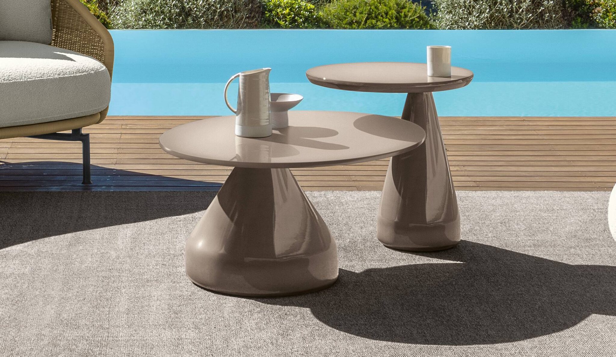 Plaza glossy coffee table 80×65 | Italian garden furniture: Talenti